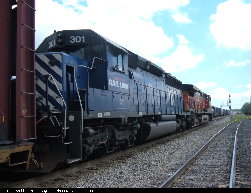 BNSF 4325 & MRL 301